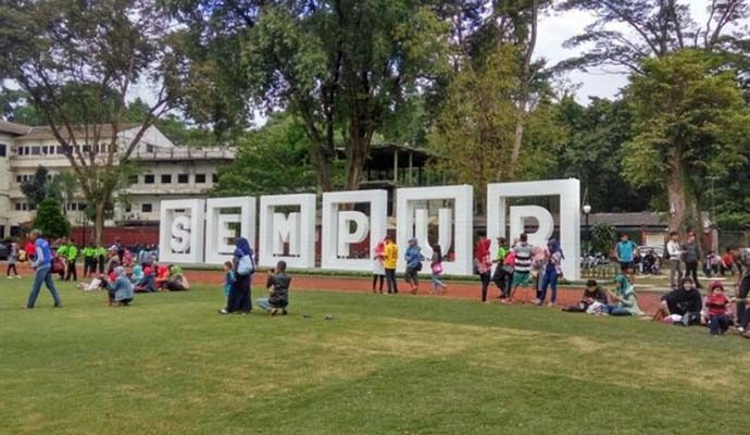 Lurah Sempur Tata PKL Taman Lapangan Sempur Kota Bogor - Inilah Online